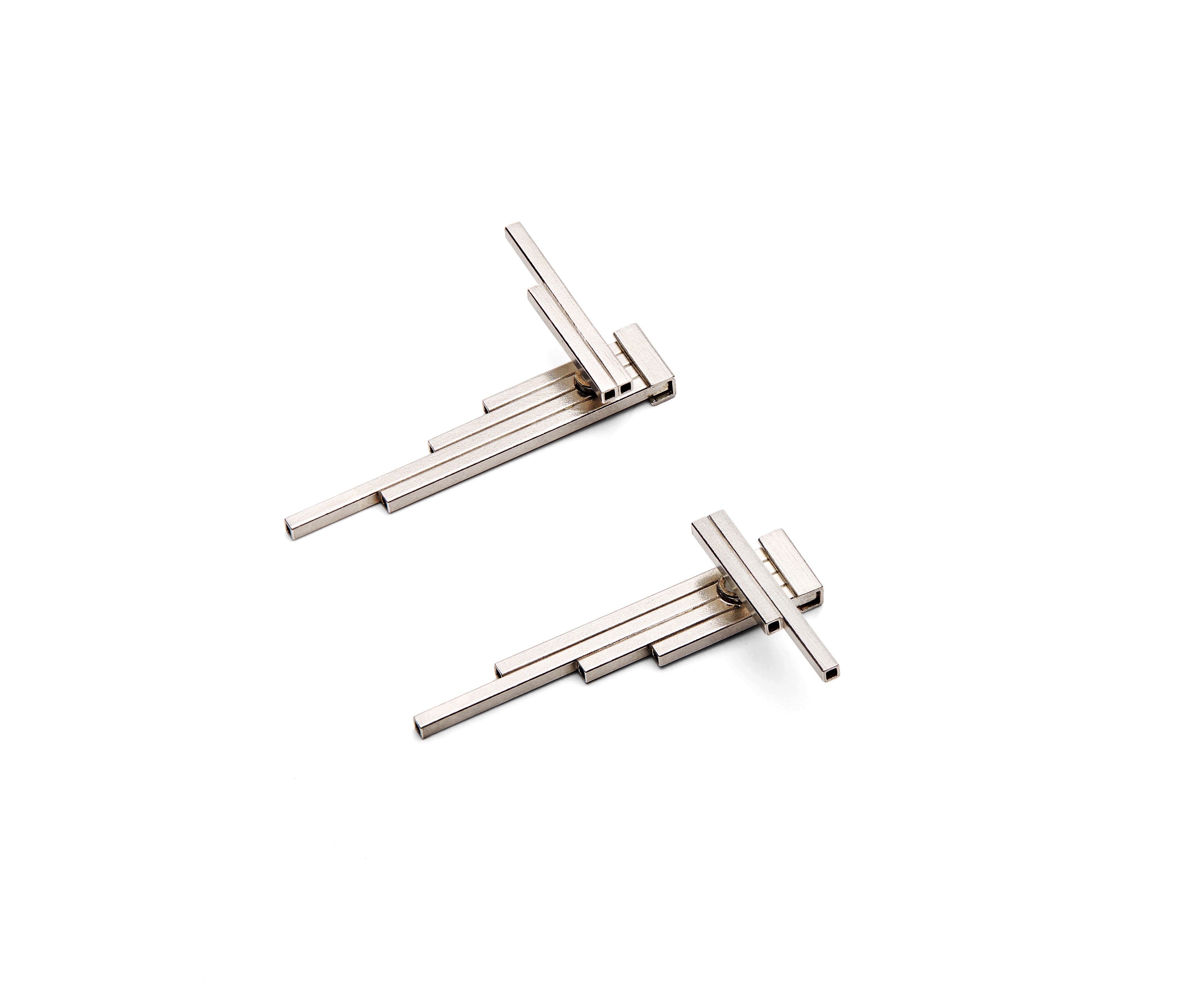 Ari earrings set in gold – aka jewellery